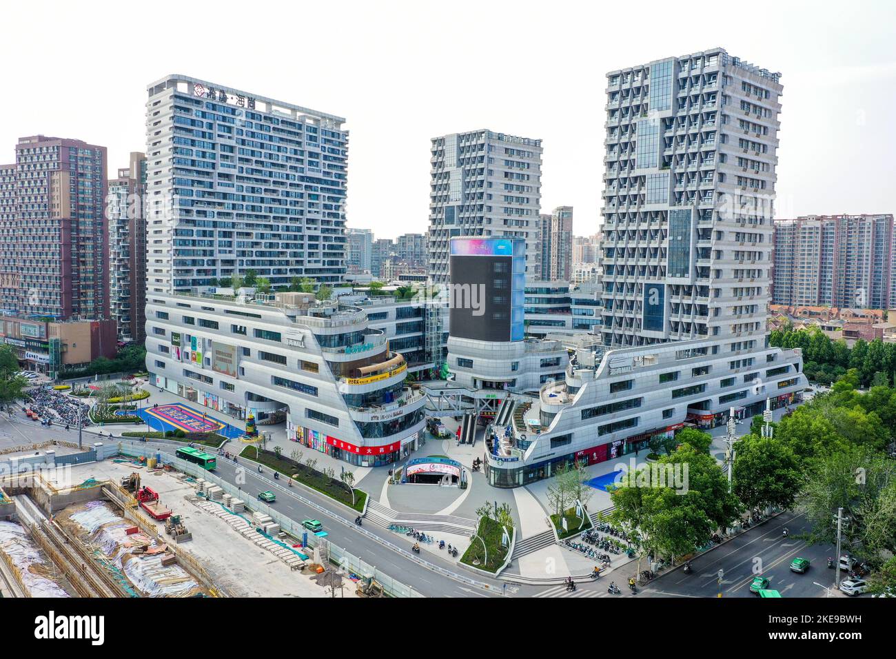 Aerial photos show a building looking like a luxury cruise in Zhengzhou ...