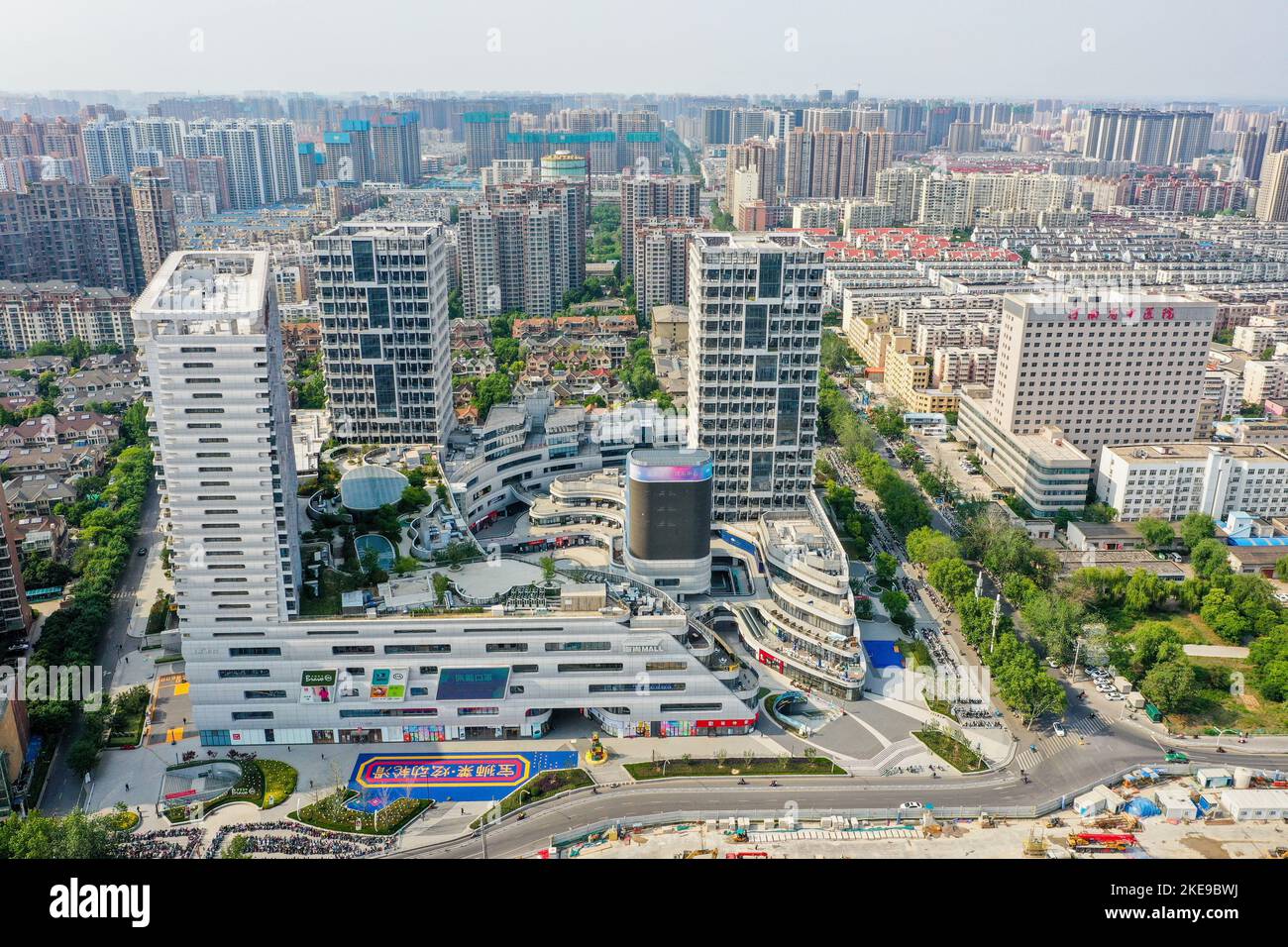 Aerial photos show a building looking like a luxury cruise in Zhengzhou ...