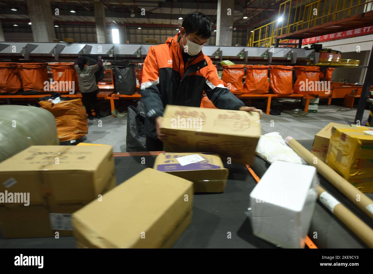 Workers are sorting express packages on the assembly line in Donghai ...