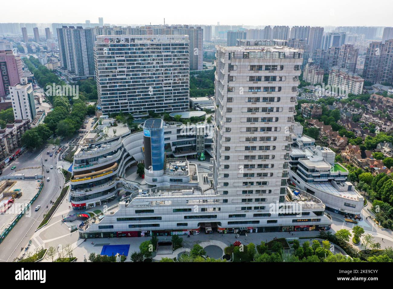 Aerial photos show a building looking like a luxury cruise in Zhengzhou ...