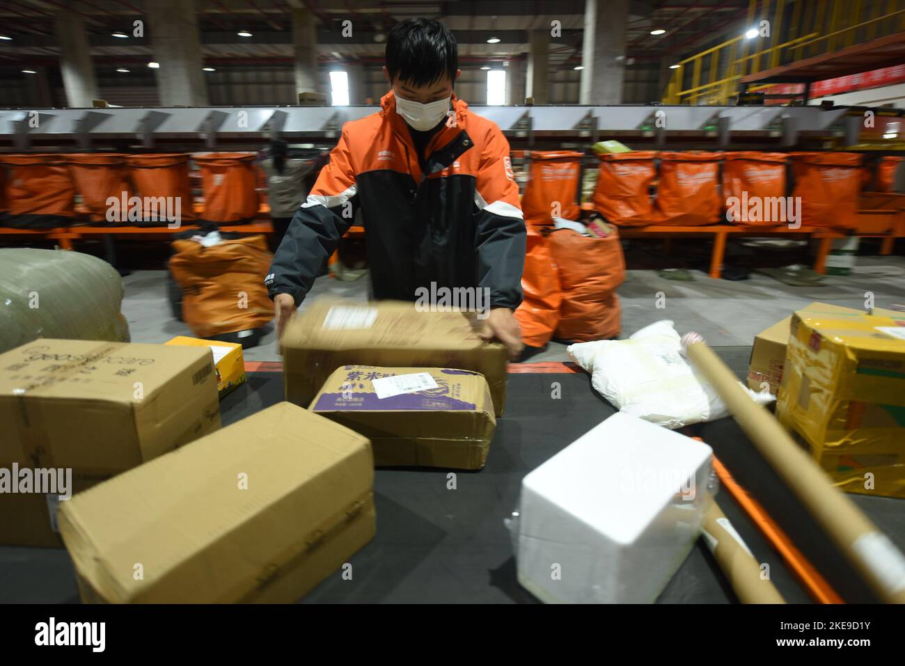 Workers are sorting express packages on the assembly line in Donghai ...
