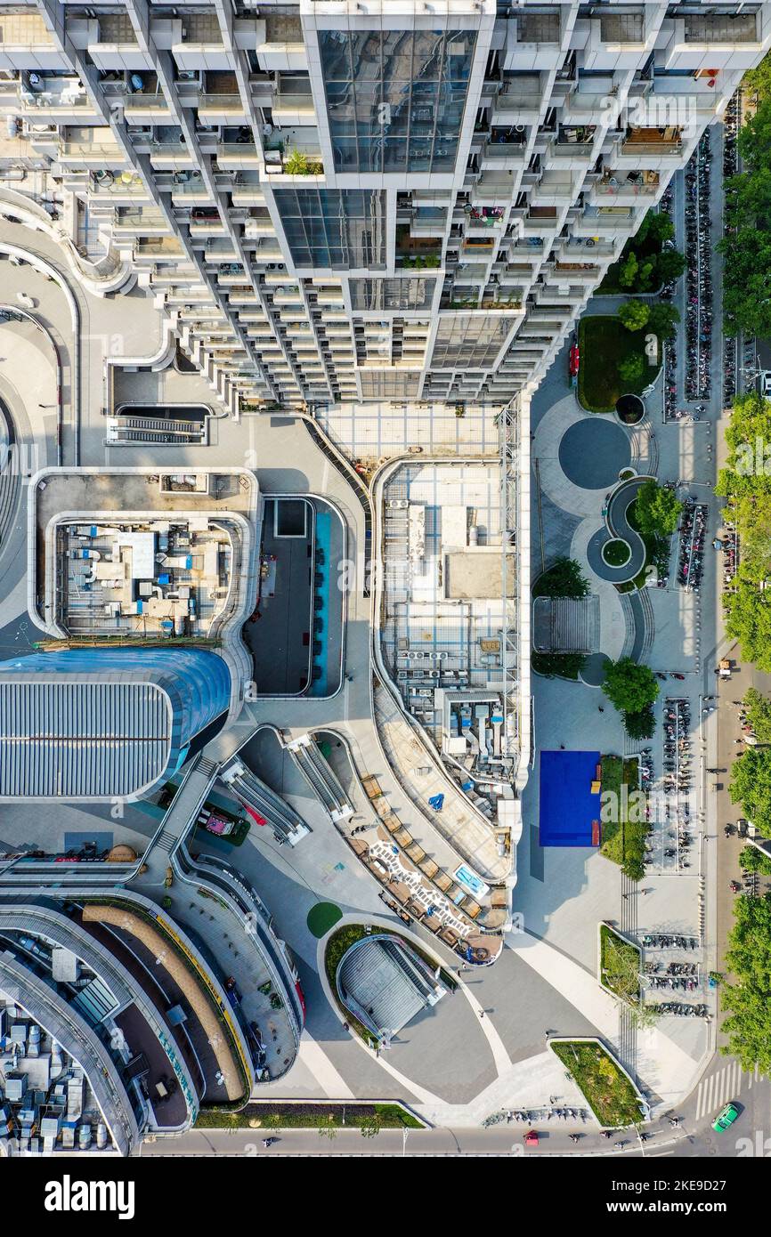 Aerial photos show a building looking like a luxury cruise in Zhengzhou ...