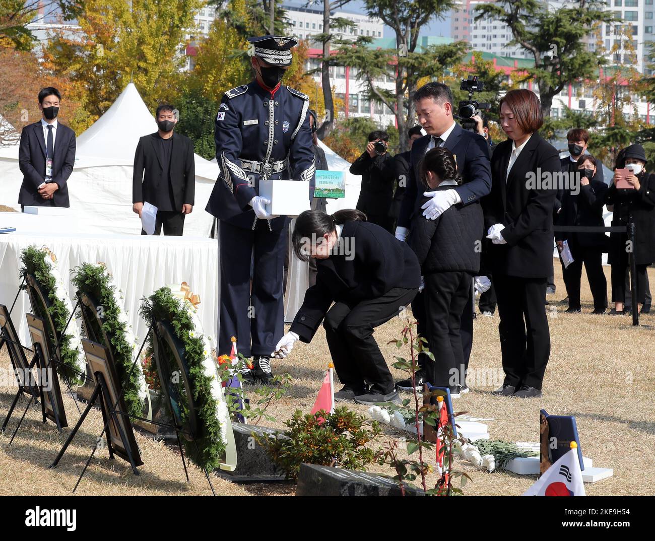 11th Nov, 2022. Burial of remains of British Korean War veteran The ...