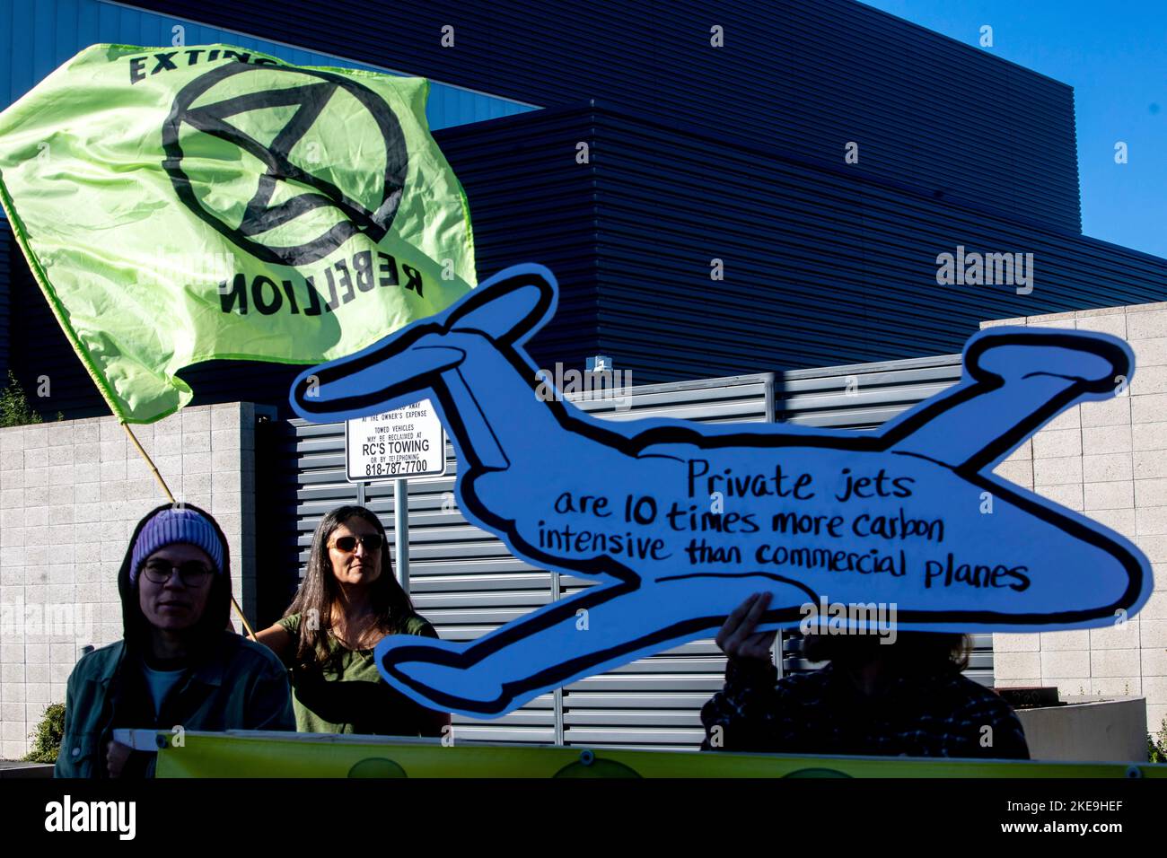 Los Angeles, Calif, USA. 10th Nov, 2022. Lisa Stump flies the flag of ...