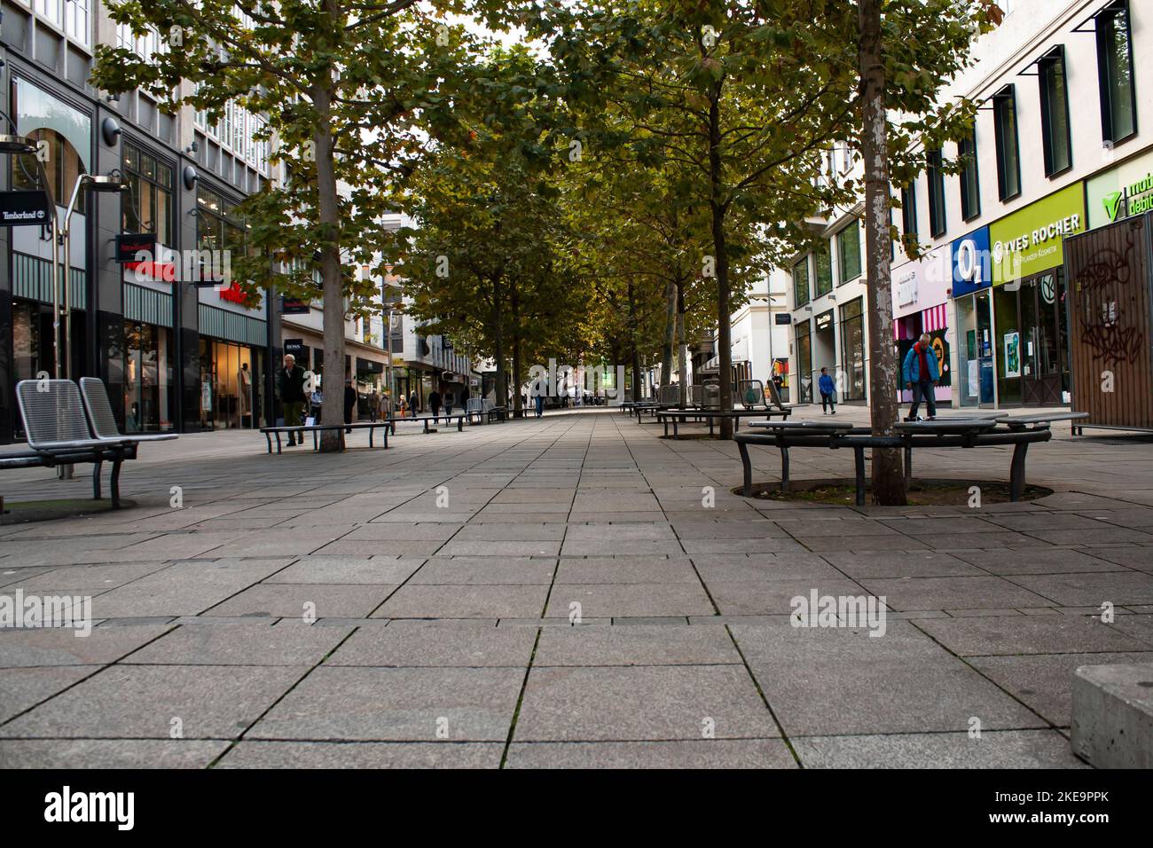 A shopping street surrounded by shops and buildings in Stuttgart Stock ...