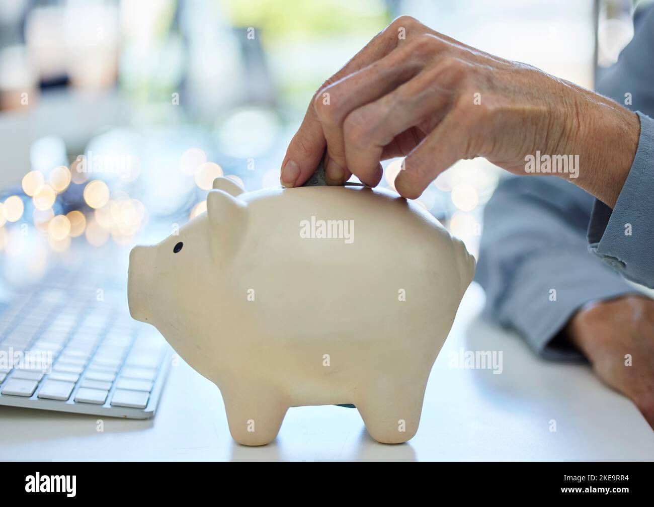 Money change hands hi-res stock photography and images - Alamy