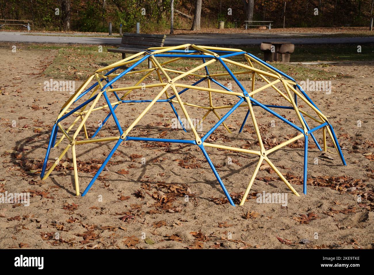 Kids playing on jungle gym hi-res stock photography and images - Alamy