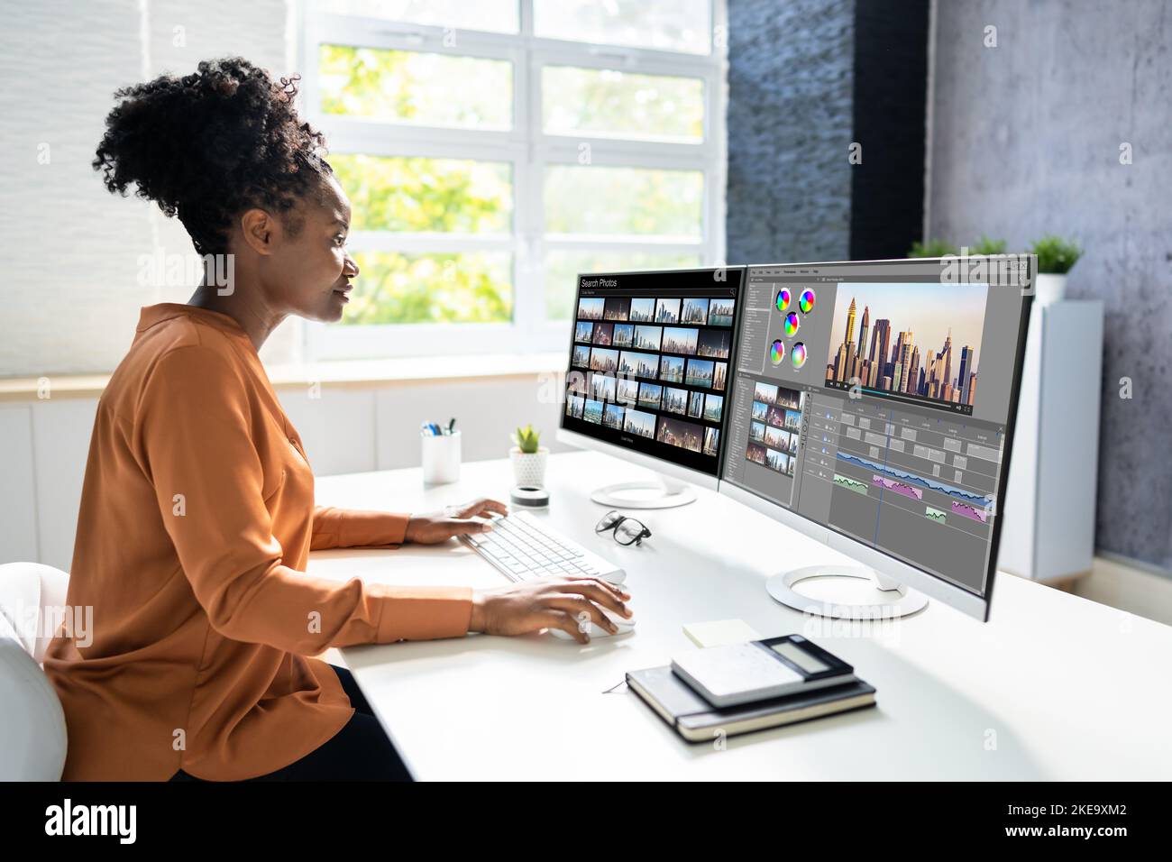 Illustrator computer hi-res stock photography and images - Alamy