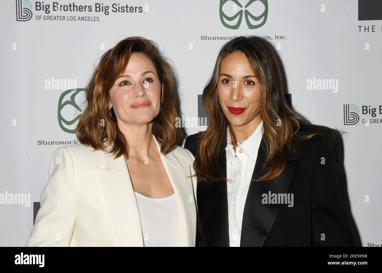 HOLLYWOOD, CA - NOVEMBER 10: (L-R) Jennifer Garner and Meredith O ...