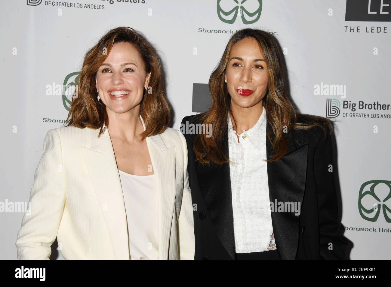 HOLLYWOOD, CA - NOVEMBER 10: (L-R) Jennifer Garner and Meredith O ...