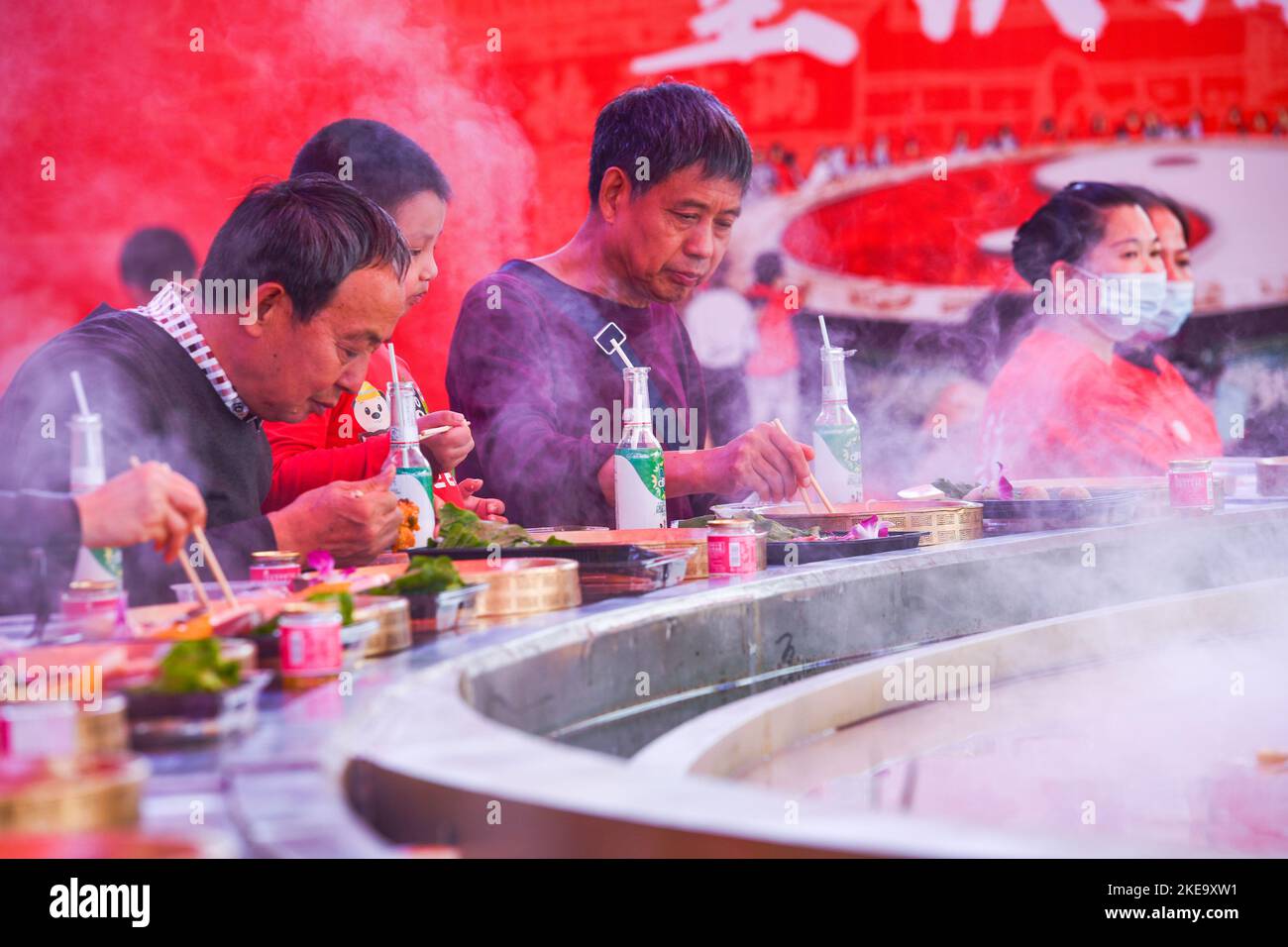 A giant hot pot shared by 56 people appears at Chongqing Hot Pot ...
