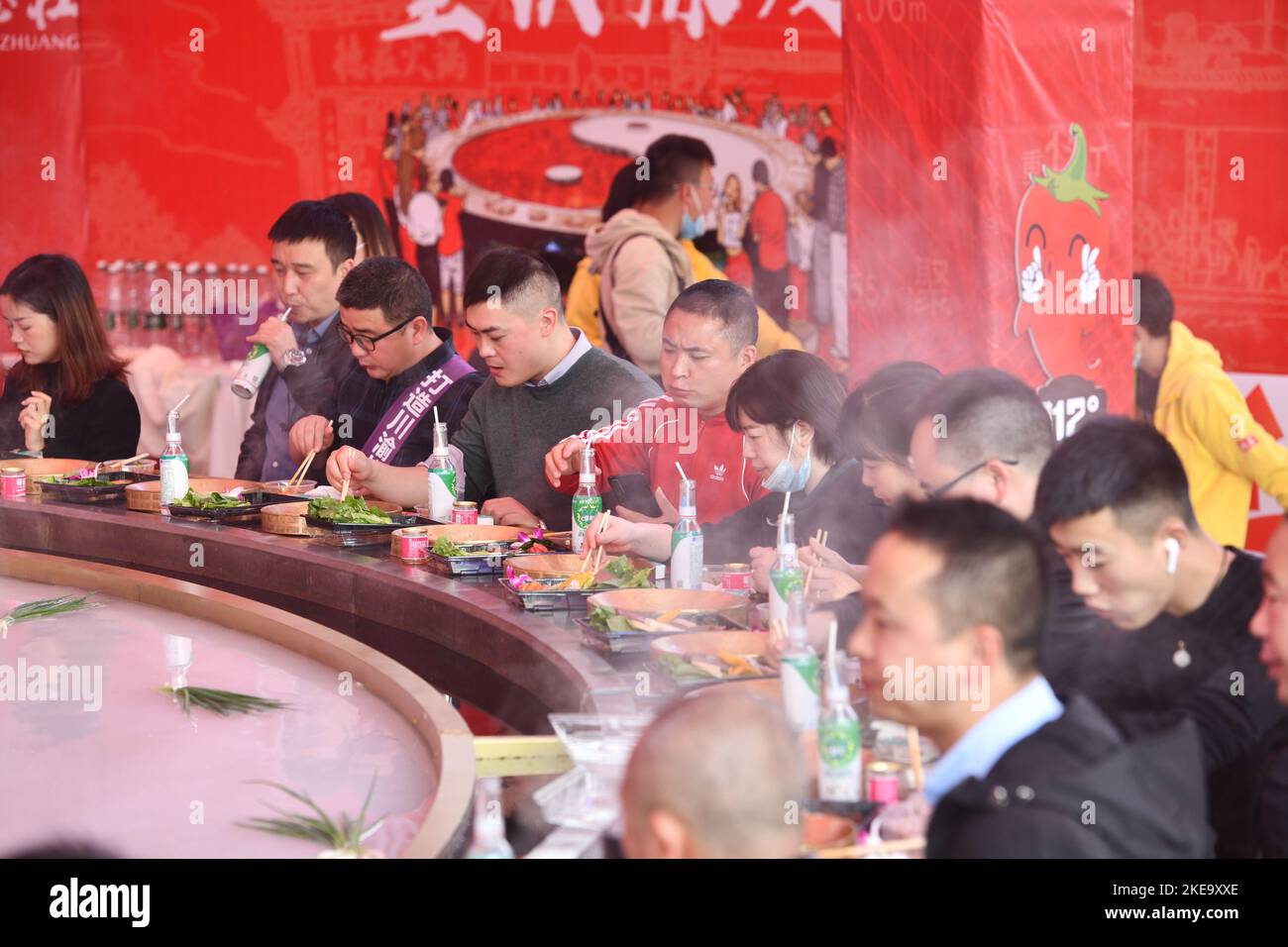 A giant hot pot shared by 56 people appears at Chongqing Hot Pot ...