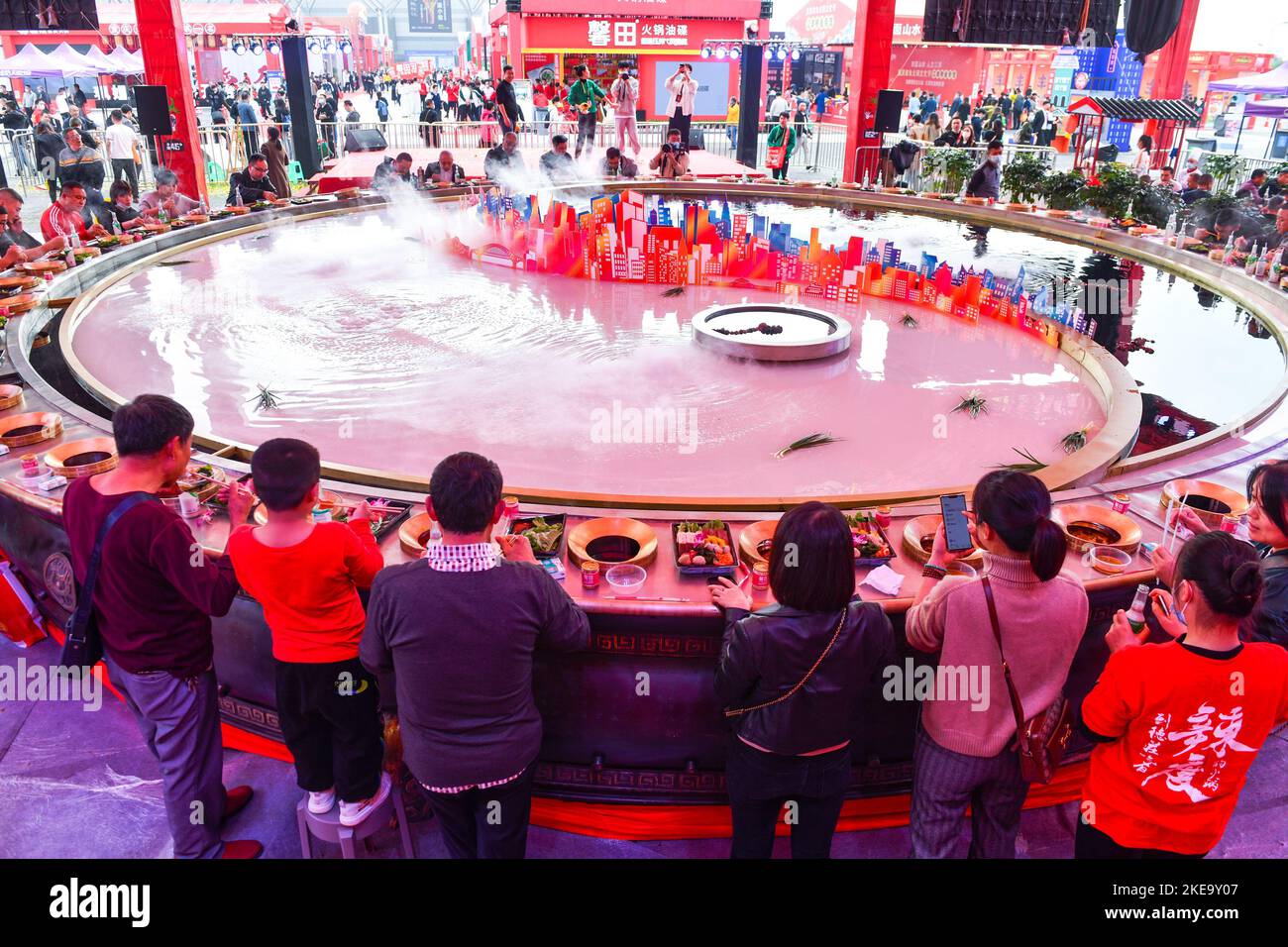 A giant hot pot shared by 56 people appears at Chongqing Hot Pot ...
