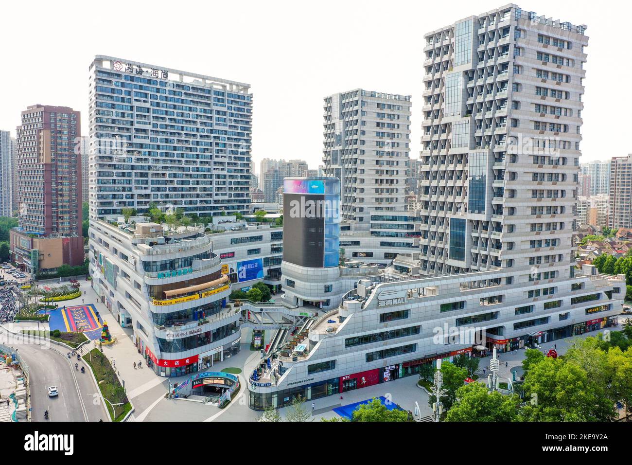 Aerial photos show a building looking like a luxury cruise in Zhengzhou ...