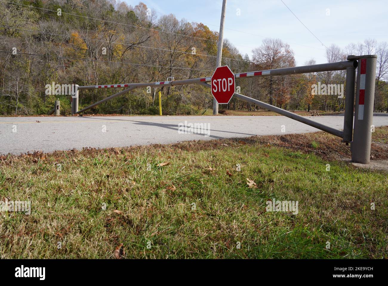 Metal gate barrier hi-res stock photography and images - Alamy