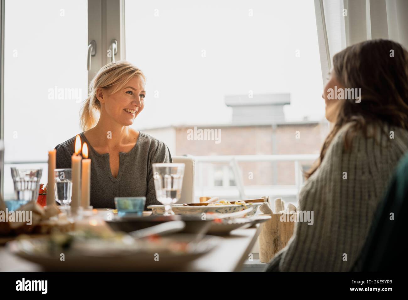 Family eating dinner at home Stock Photo - Alamy