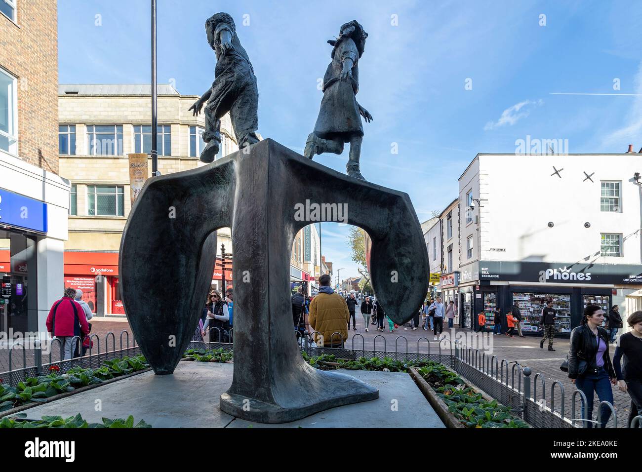 The Cobblers Last, stuatue in Abington street by Graham Ibbeson a ...