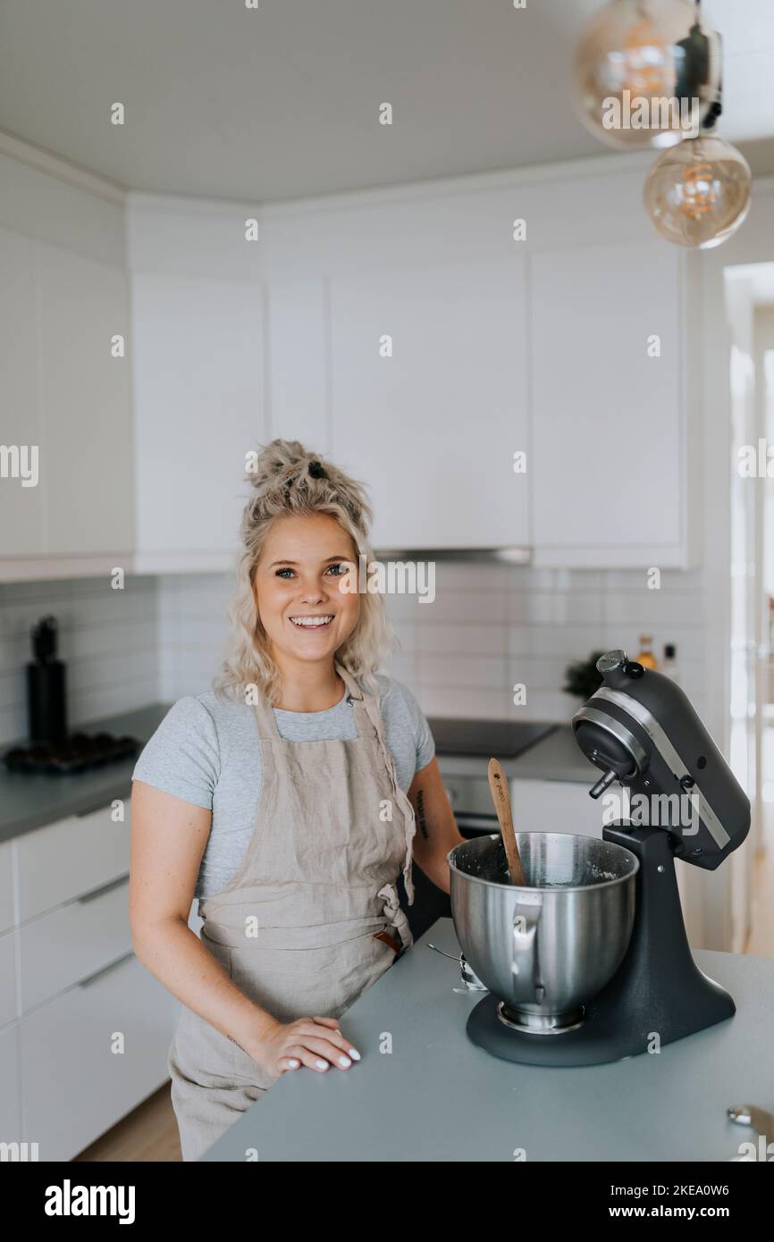 Smiling woman in kitchen Stock Photo - Alamy