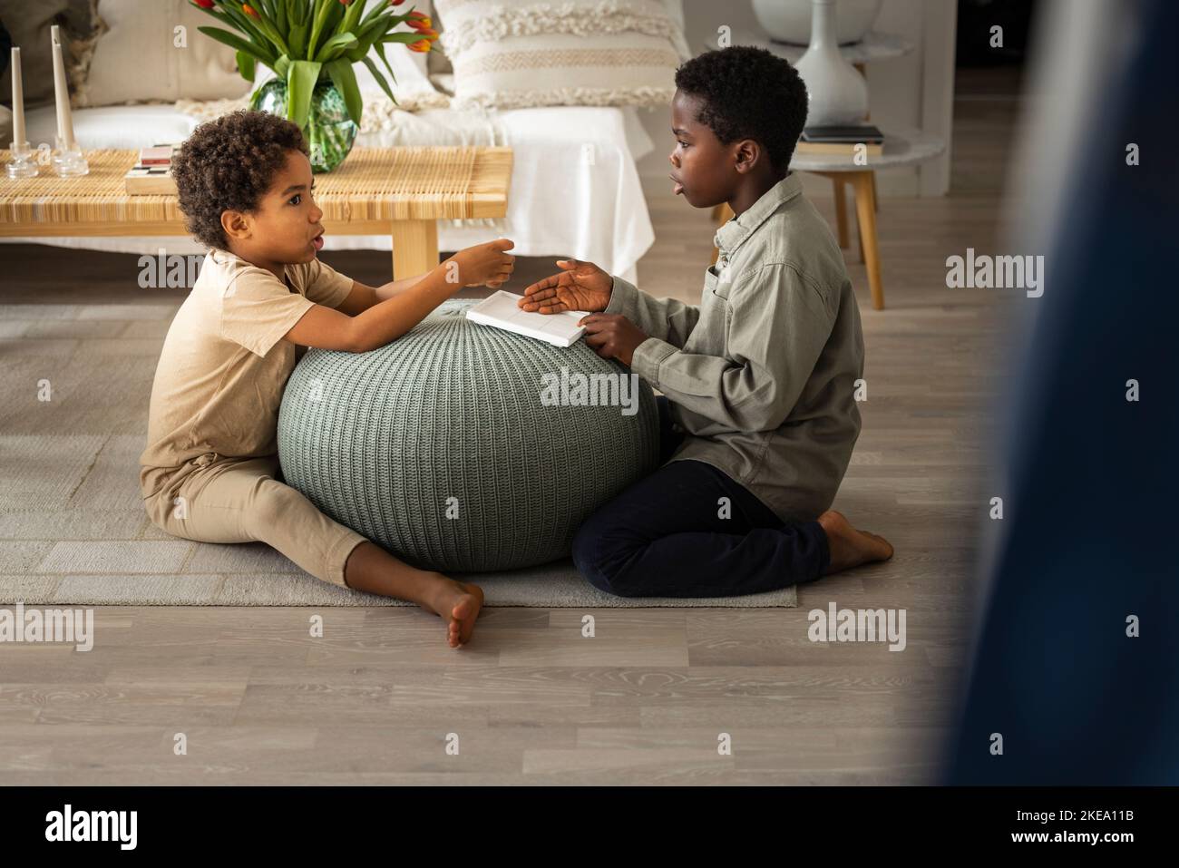 Boys playing on play structure hi-res stock photography and images - Alamy