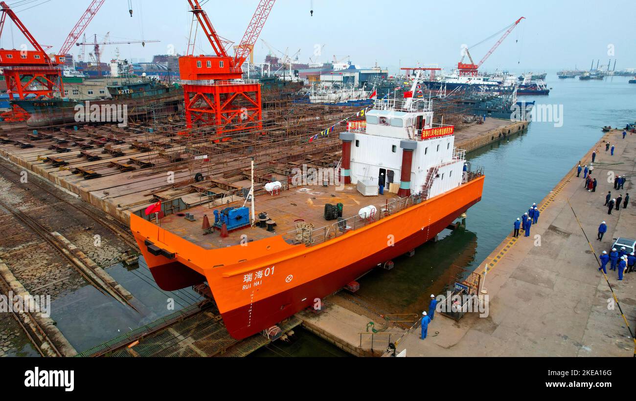 The catamaran wind power maintenance ship "Ruihai 01" has been launched at a shipbuilding ...