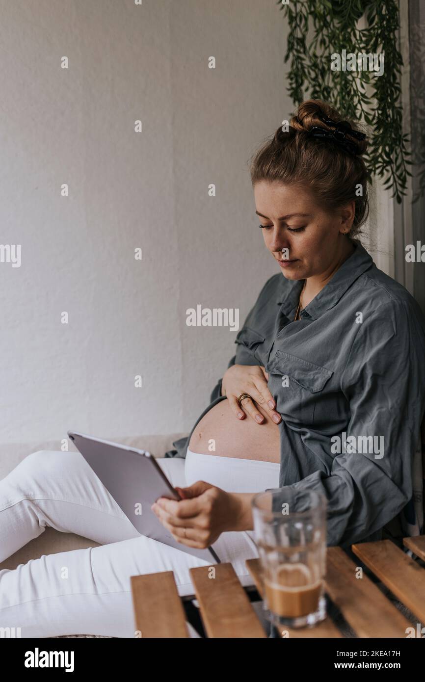 Tablet relax pregnant woman hi-res stock photography and images - Alamy