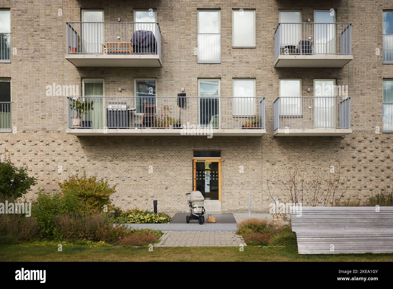 Block flats entrance door hi-res stock photography and images - Alamy