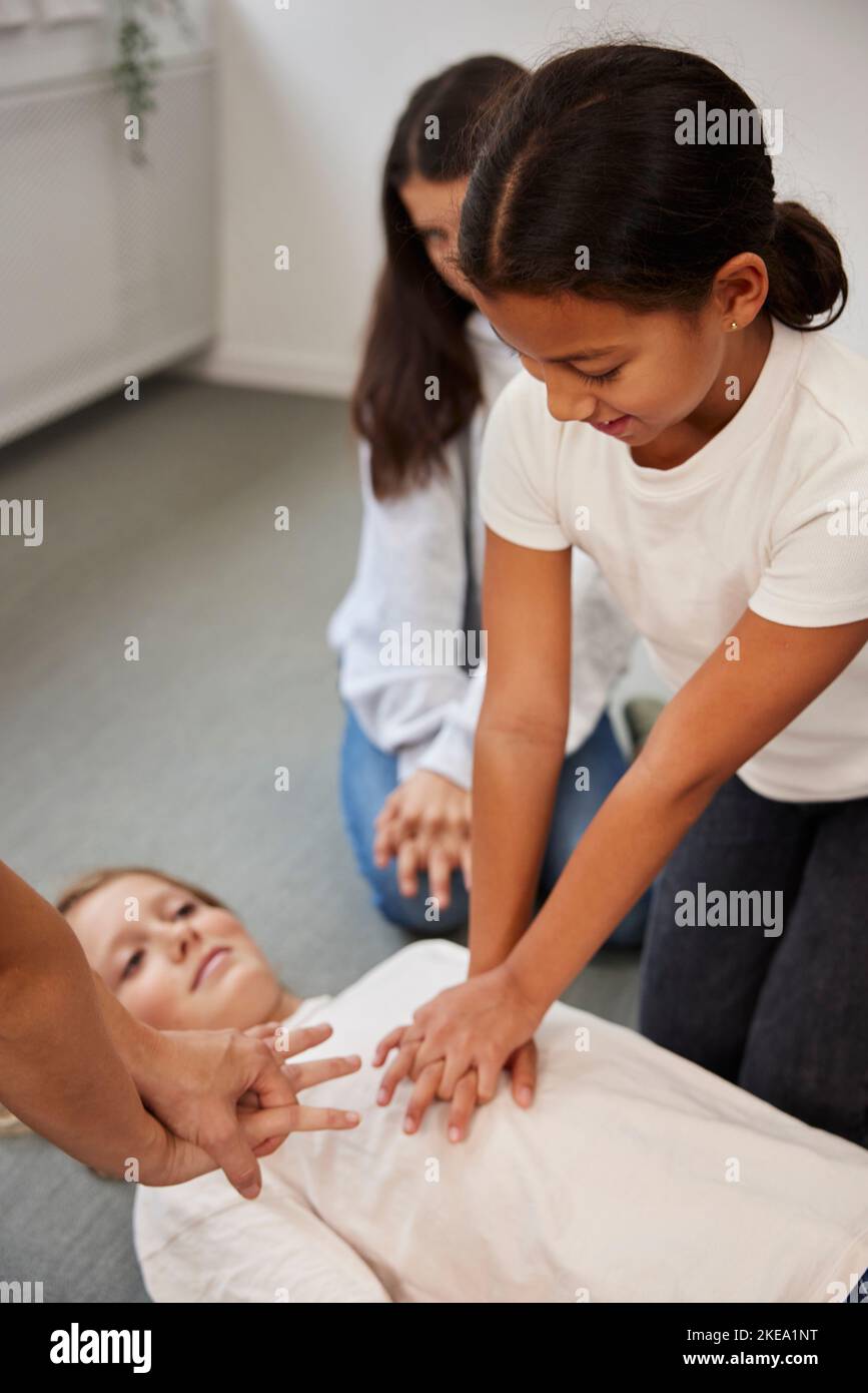 Teacher giving first aid training Stock Photo - Alamy