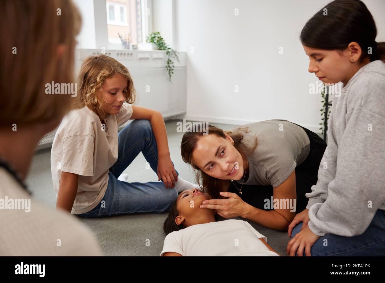 Teacher giving first aid training Stock Photo - Alamy
