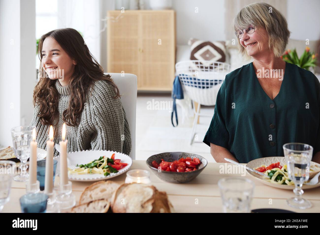 Family eating dinner at home together Stock Photo - Alamy