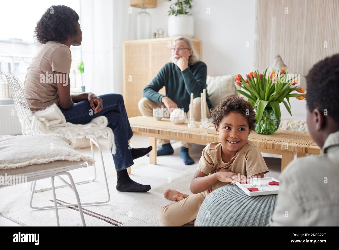 Multi cultural people playing games hi-res stock photography and images ...