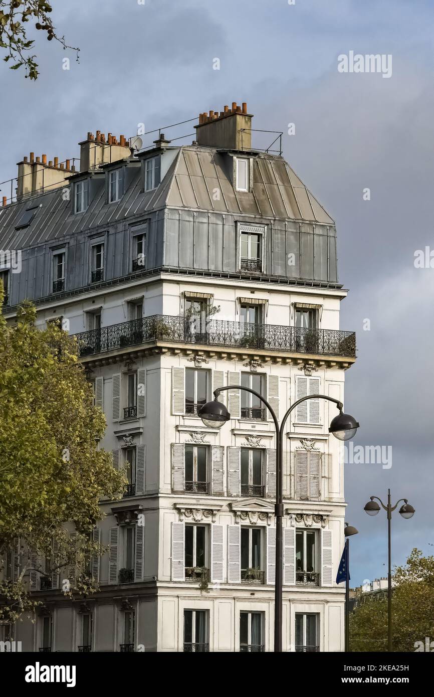 Paris, ancient buildings at Bastille, typical facades and windows Stock ...