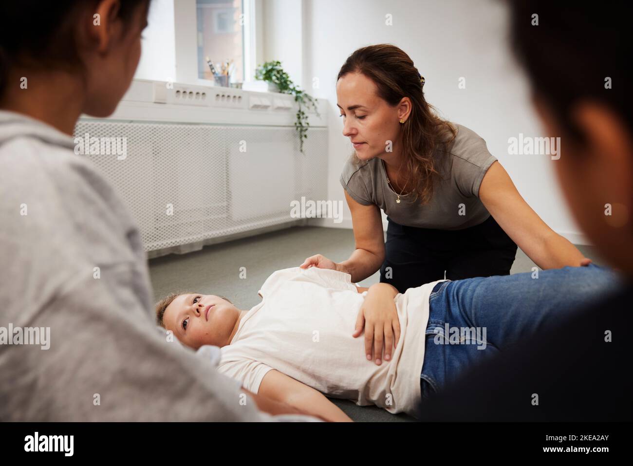 Teacher giving first aid training Stock Photo - Alamy