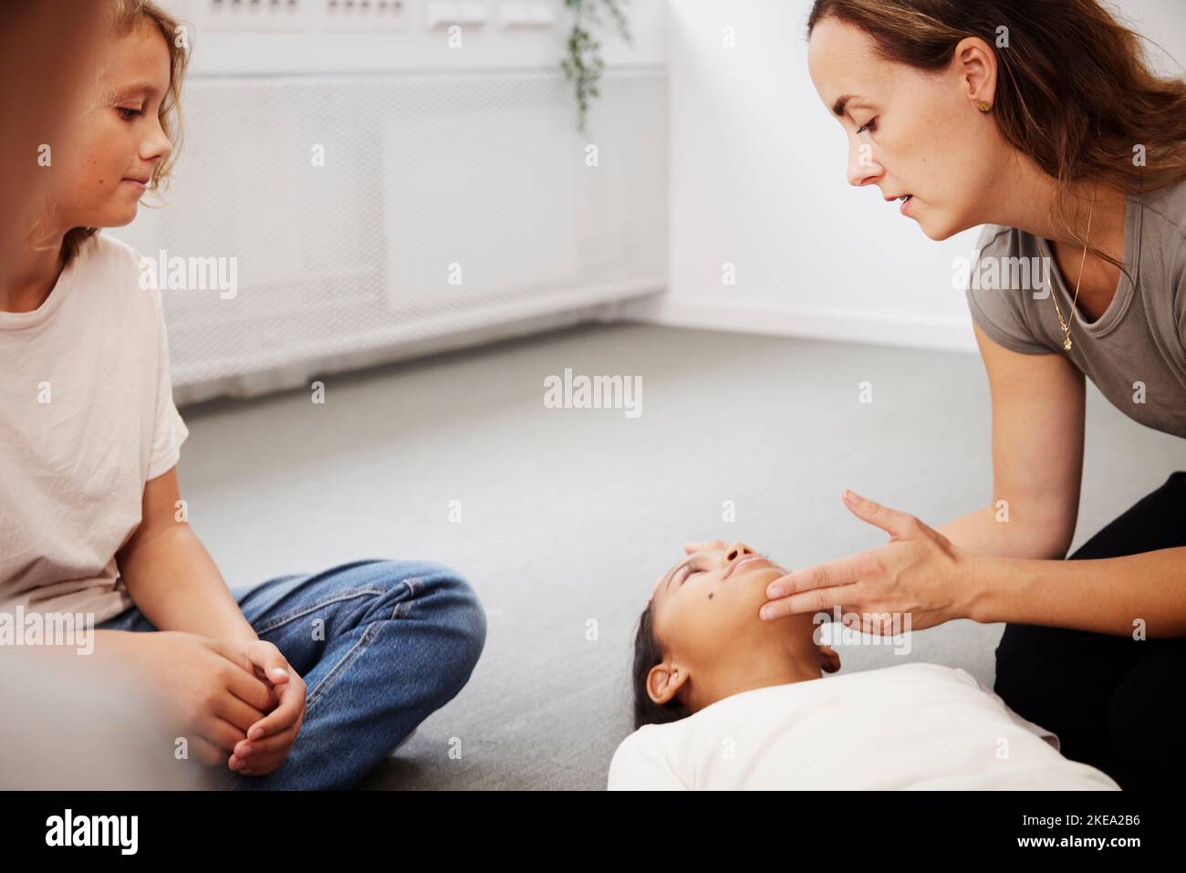 Teacher giving first aid training Stock Photo - Alamy