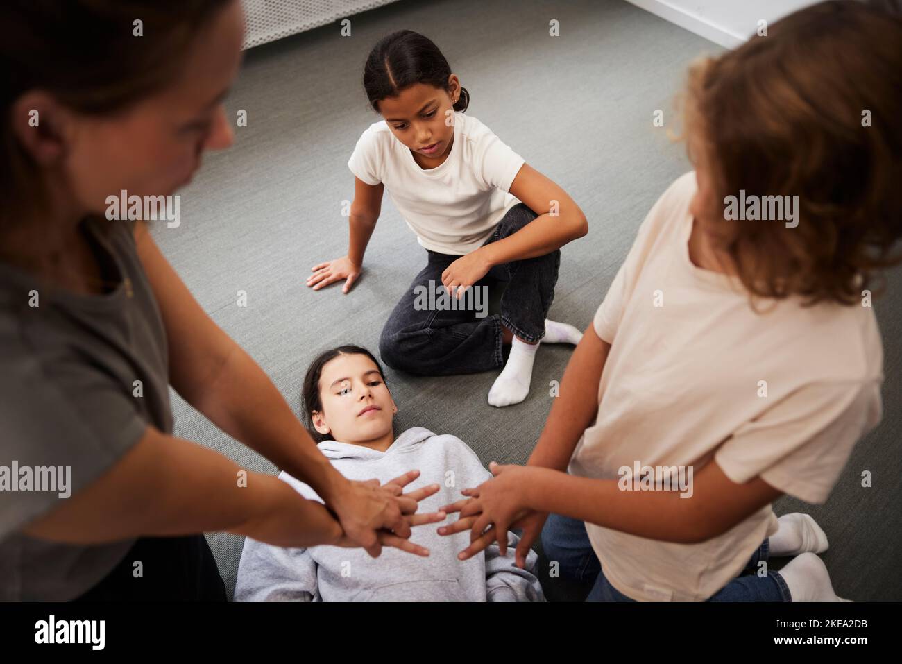 Teacher giving first aid training Stock Photo - Alamy