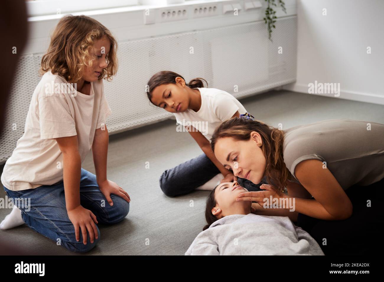 Teacher giving first aid training Stock Photo - Alamy