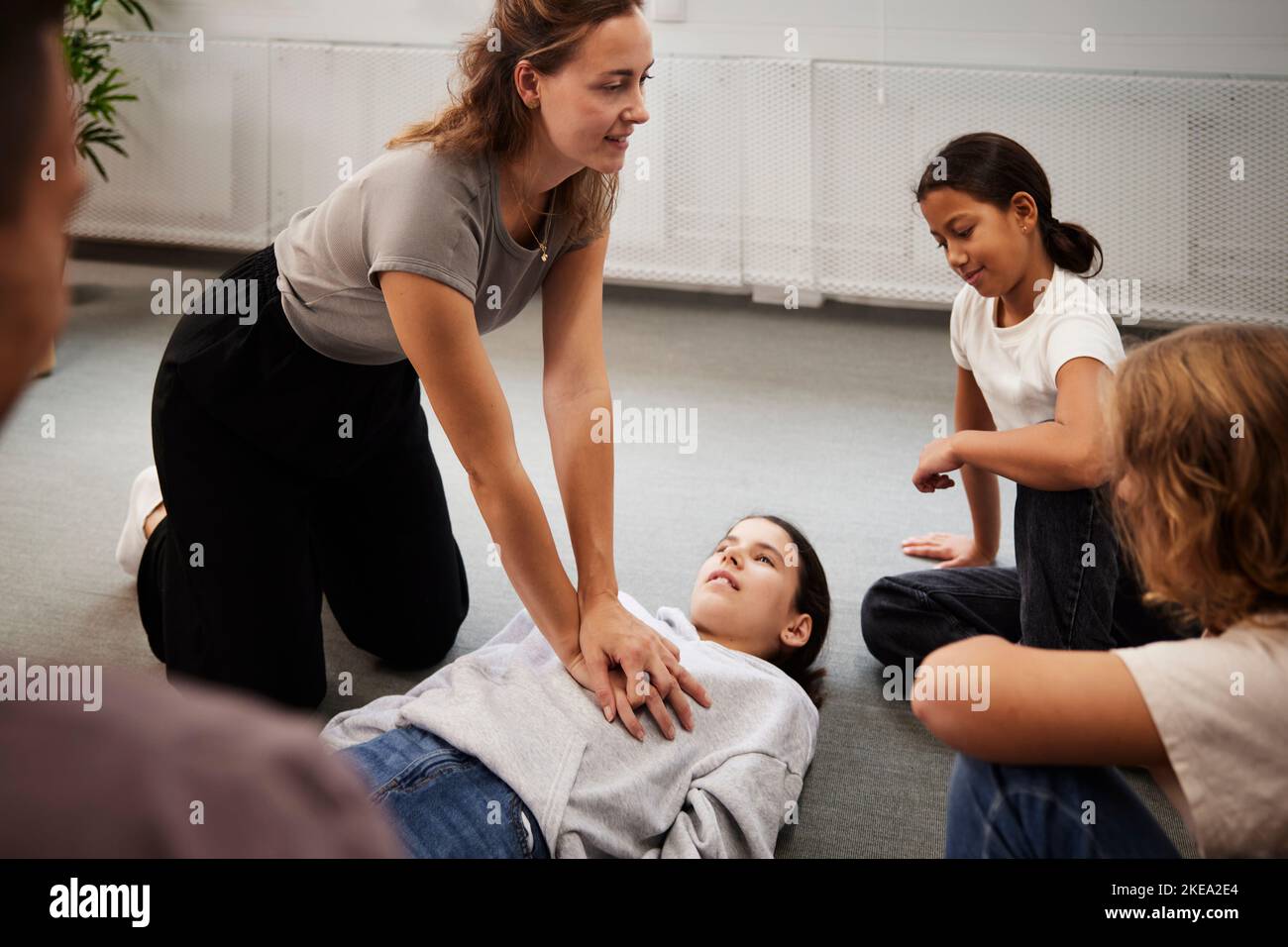 Teacher giving first aid training Stock Photo - Alamy