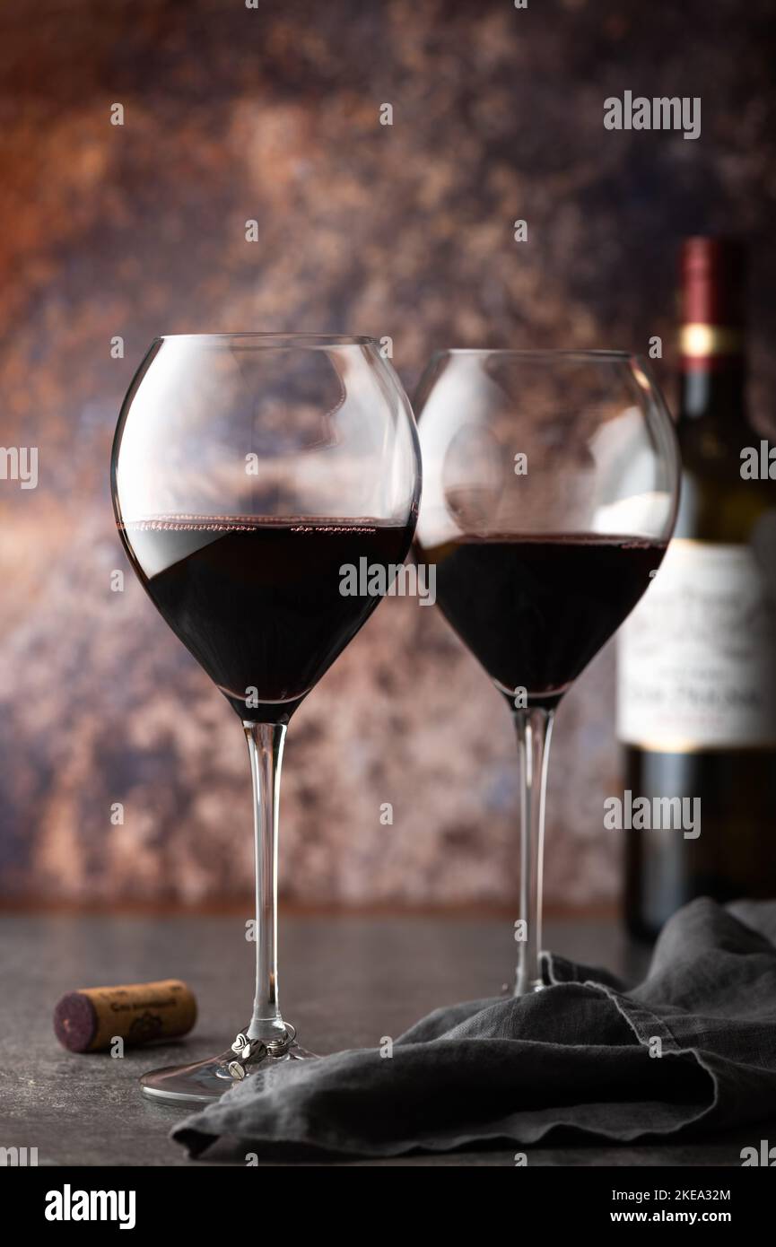 Red wine in glass Stock Photo - Alamy