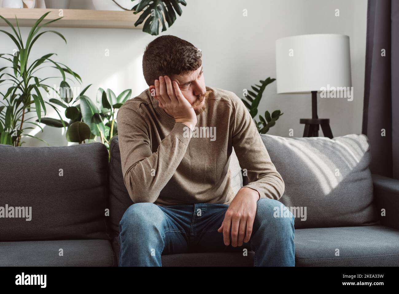 Negative pondering hi-res stock photography and images - Alamy