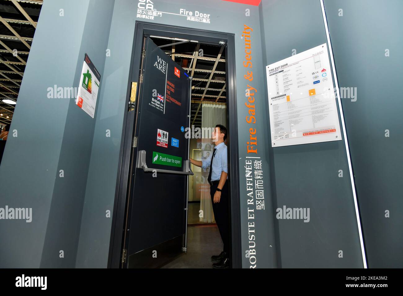 In the exhibition hall of Chongqing Maxim's Group, the door products ...