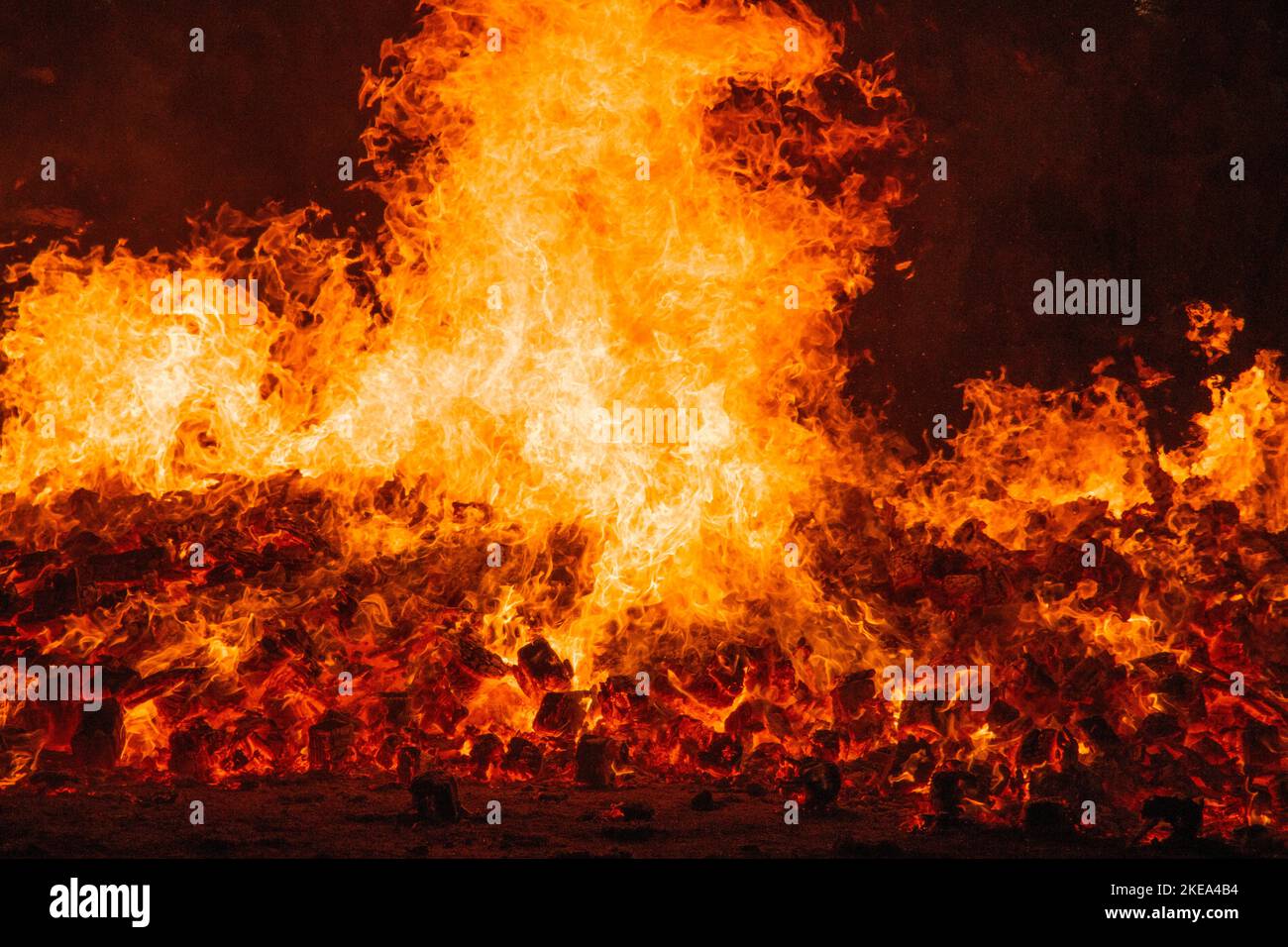Fire by night. Flames and embers. Hell and inferno Stock Photo - Alamy