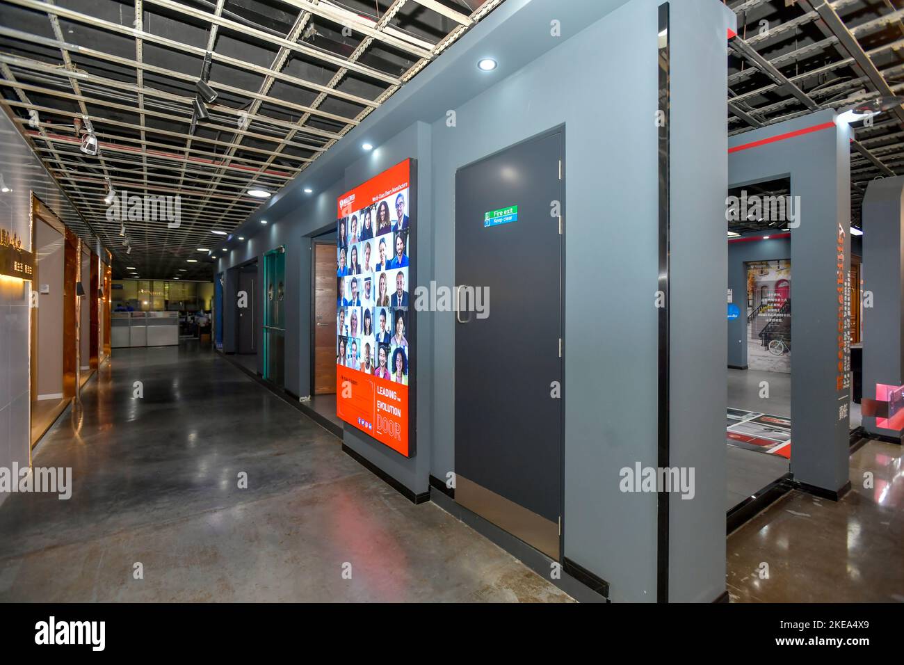 In the exhibition hall of Chongqing Maxim's Group, the door products ...