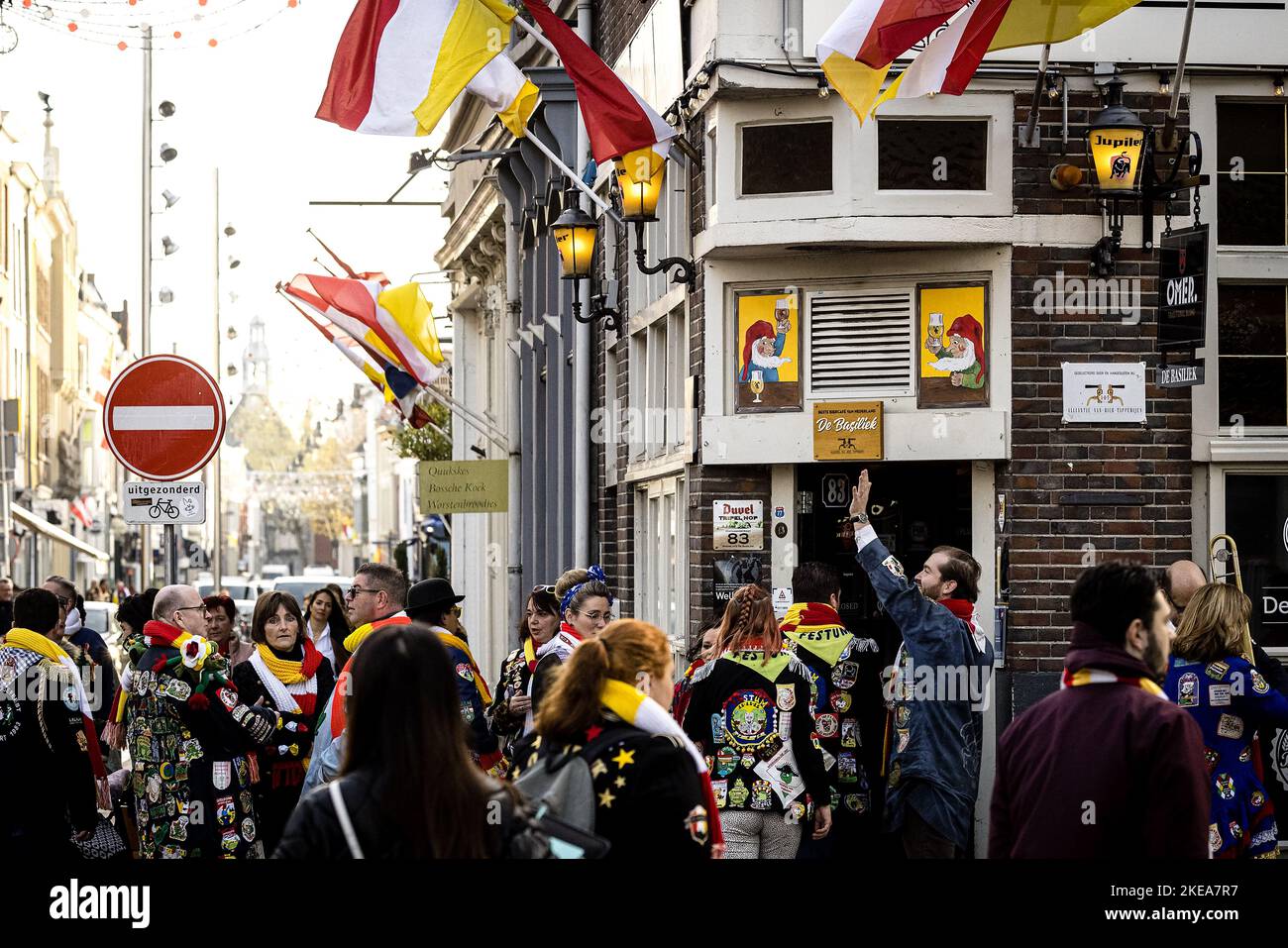 Den Bosch, Netherlands 2022-11-11 10:10:40 DEN BOSCH - Revelers kick ...