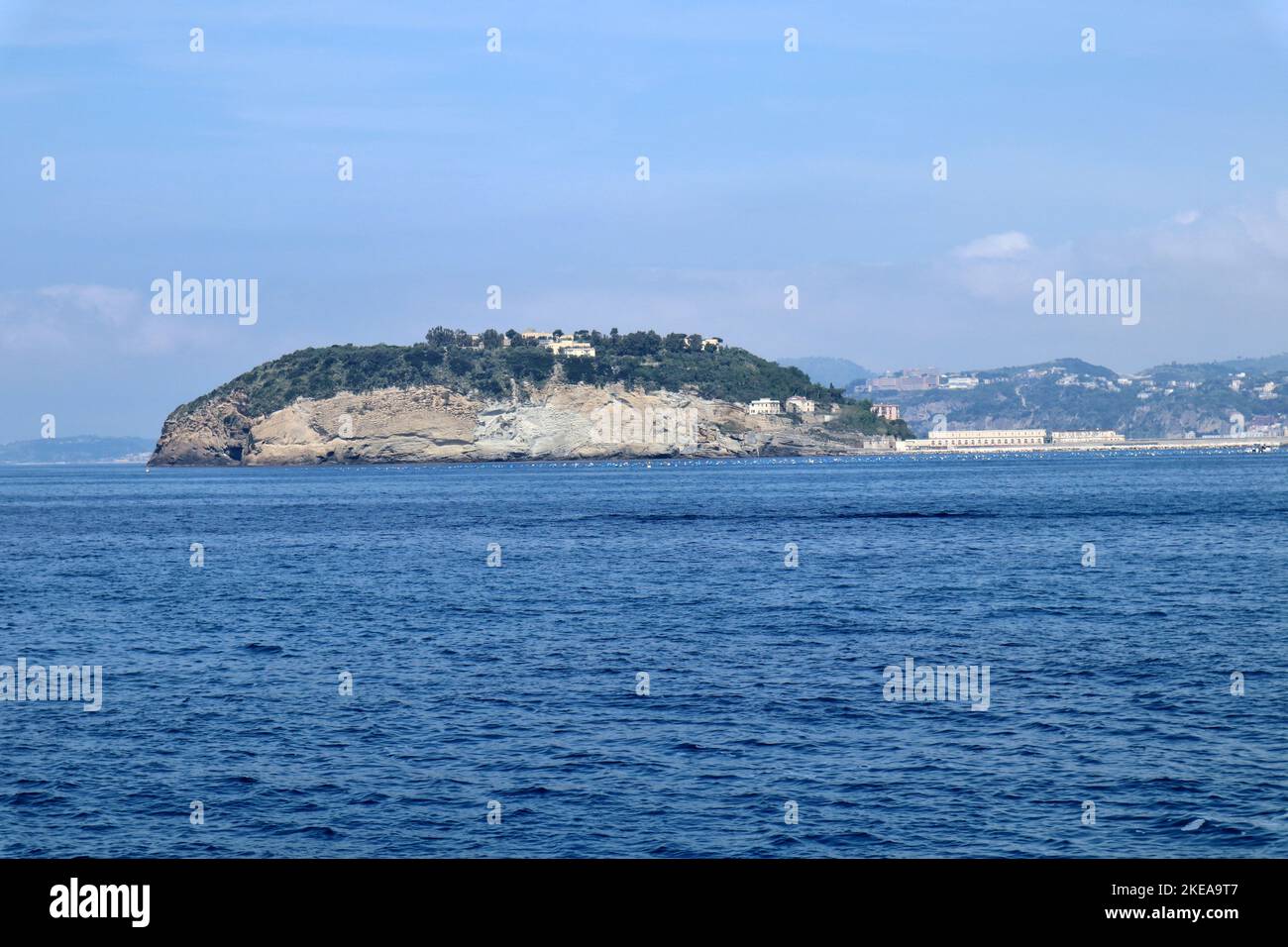 Napoli - Panorama di Nisida dall'aliscafo Stock Photo - Alamy