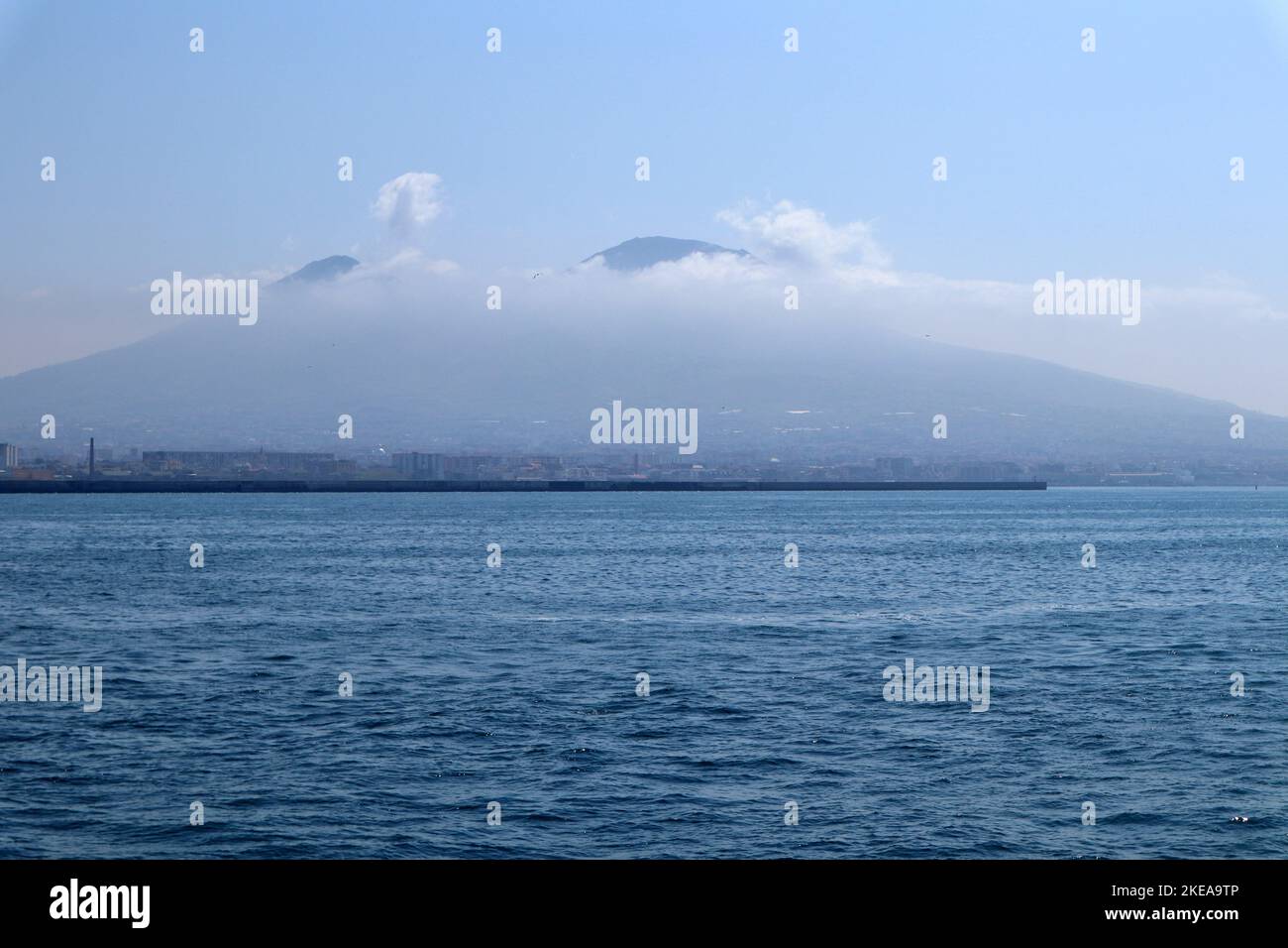 Baia di nebbia hi-res stock photography and images - Alamy
