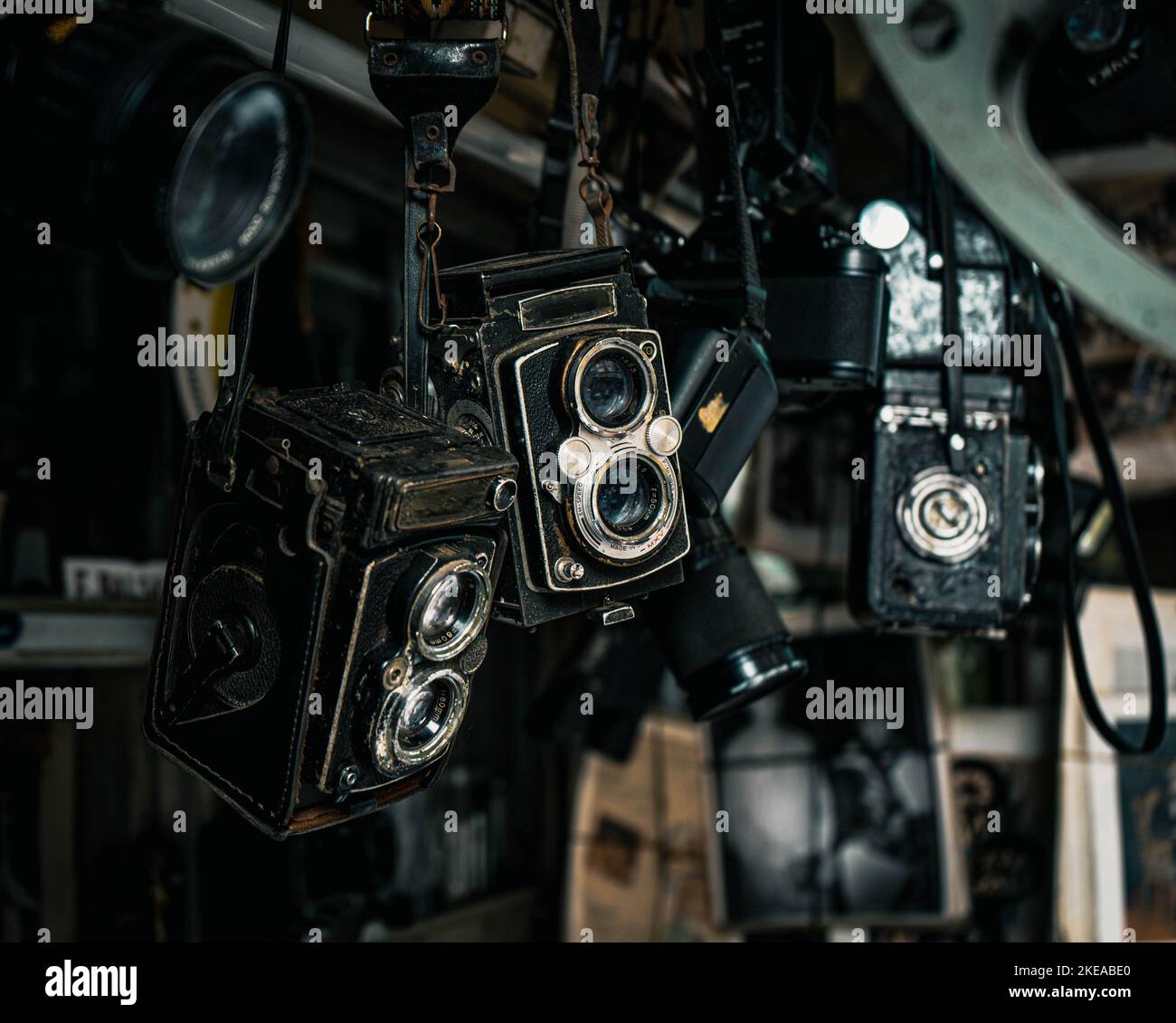 Old photo cameras hi-res stock photography and images - Alamy