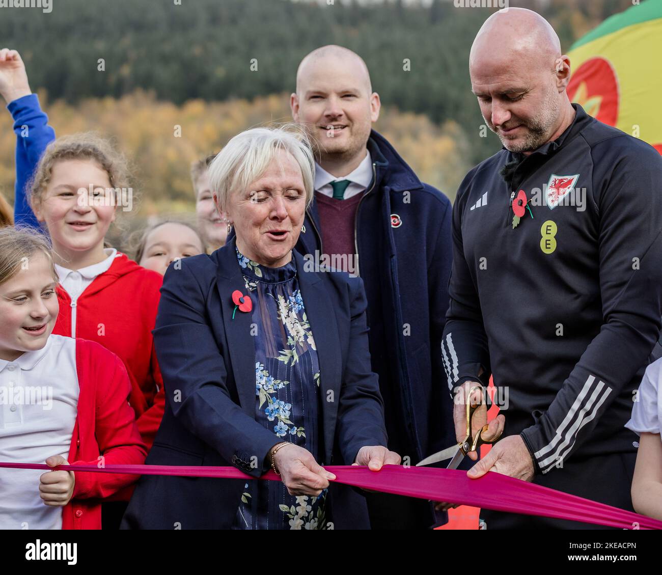 RHONDDA, WALES - 09 NOVEMBER 2022: Wales’ Head Coach Robert Page visits ...