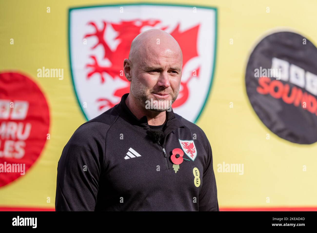 RHONDDA, WALES - 09 NOVEMBER 2022: Wales’ Head Coach Robert Page visits ...