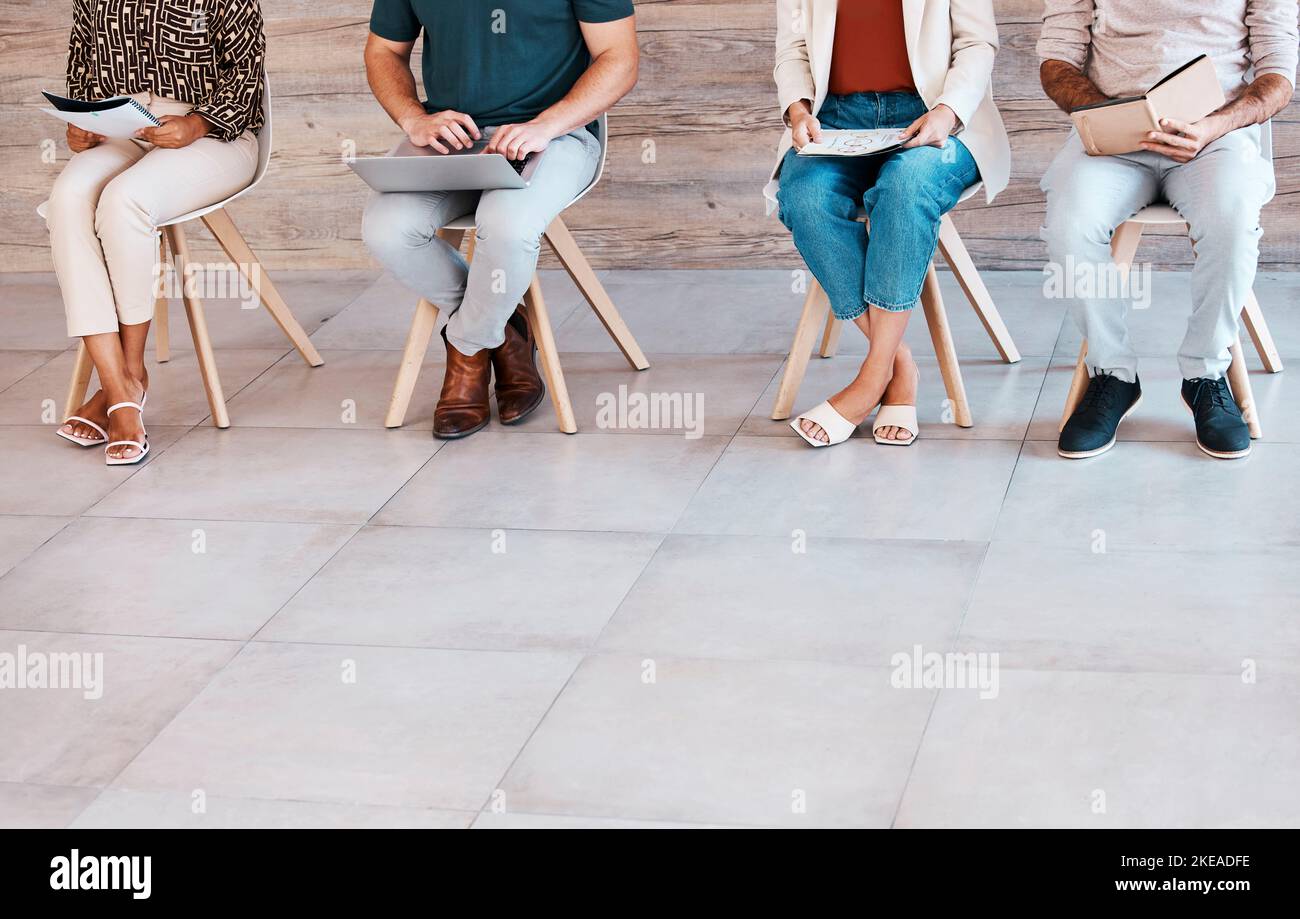 Queue of people office hi-res stock photography and images - Alamy