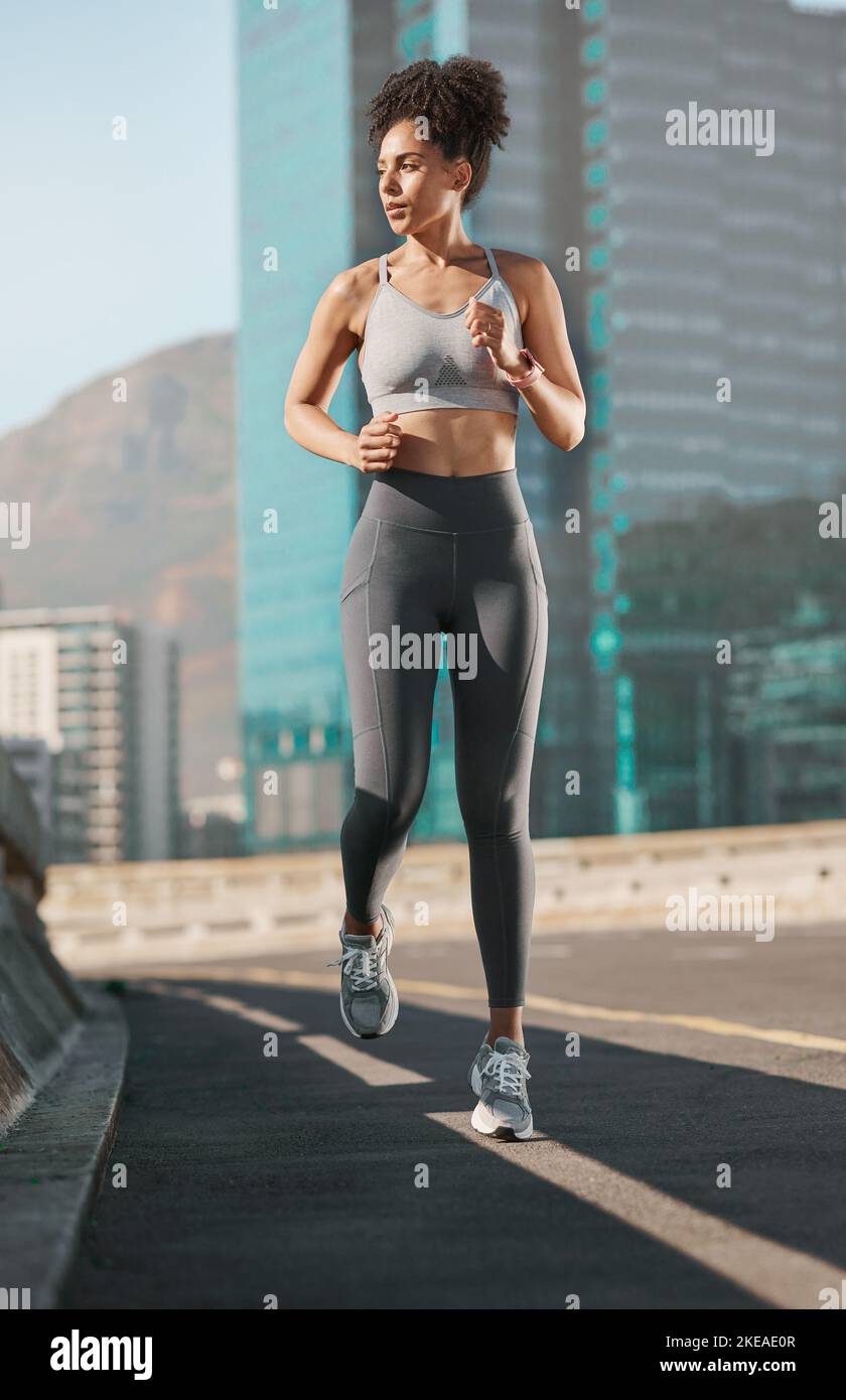 Black female athlete running hi-res stock photography and images - Alamy