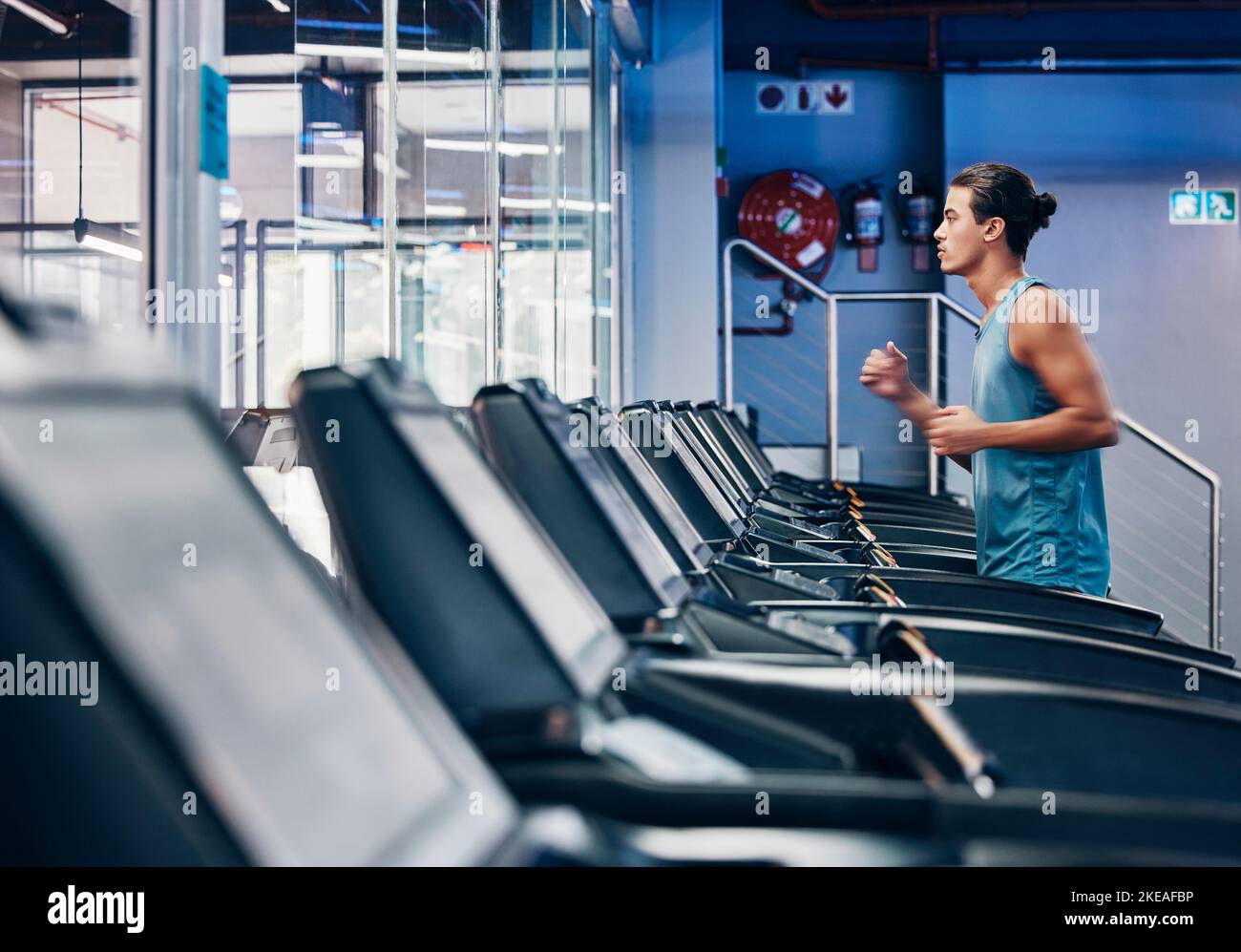 Male gym training hi-res stock photography and images - Alamy